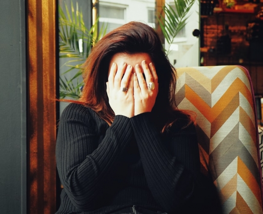 Signs of Nervousness & Nervousness Body Language | The Center for ...